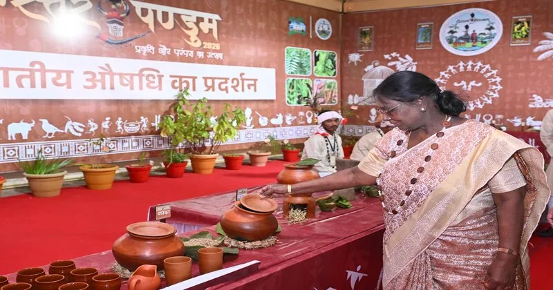 President lauds Bastar's culture and traditions at Bastar Pandum